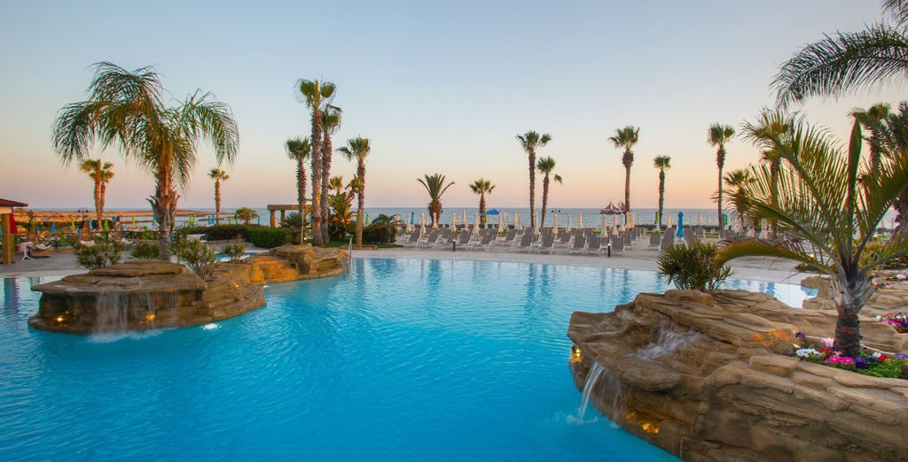Leonardo Cypria Bay 4* - Paphos - Up to 70% off | Voyage Privé